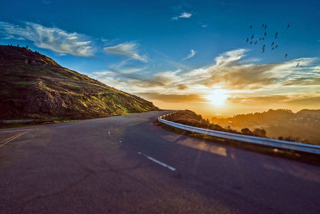 10 Tips And Tricks For Driving In Hilly Terrain - drivetestacademy.com